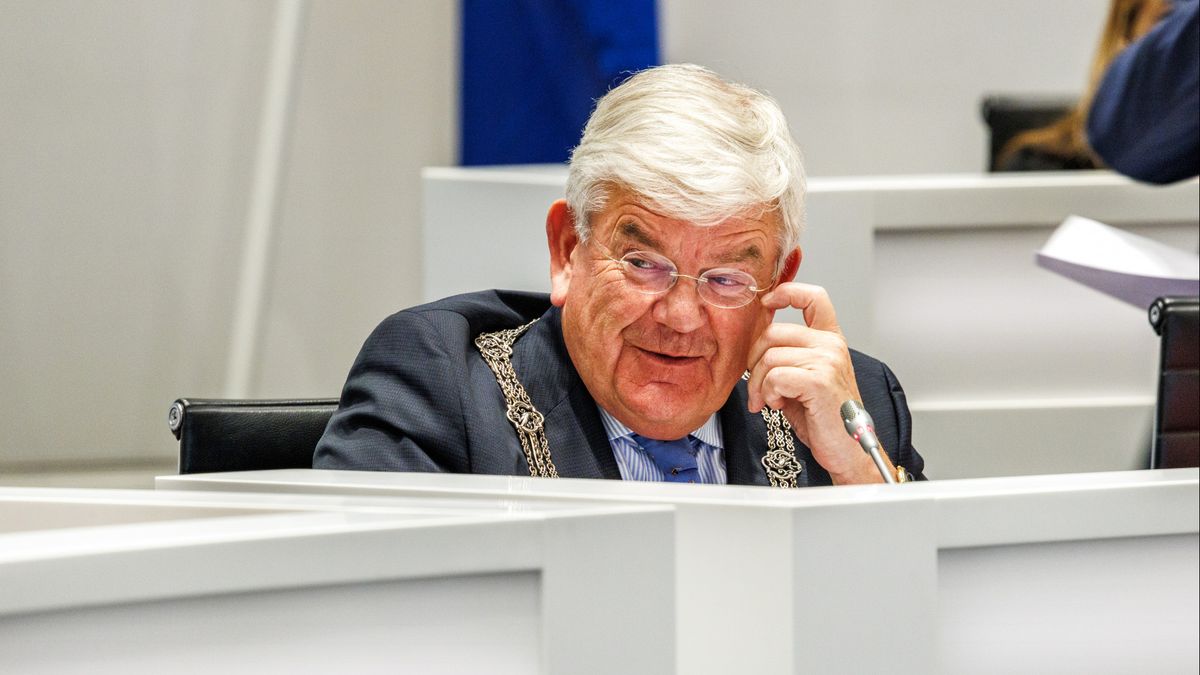 Kijk hier live naar debat gemeenteraad over rellen in Den Haag - Omroep West