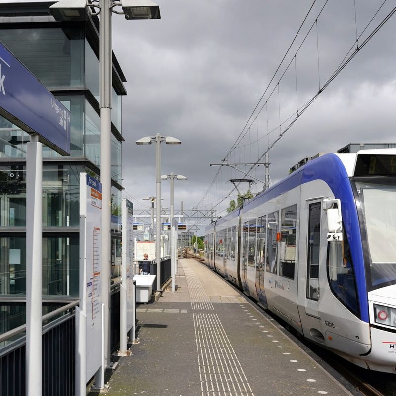 Haltes tram 3 en 4 krijgen speciale lijnen voor slechtzienden ...