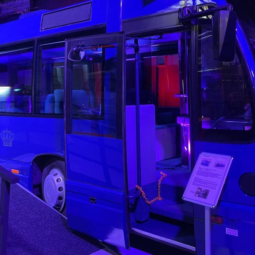Nationaal Bus Museum Hoogezand pronkt met koninklijke bus AA81 - RTV Noord