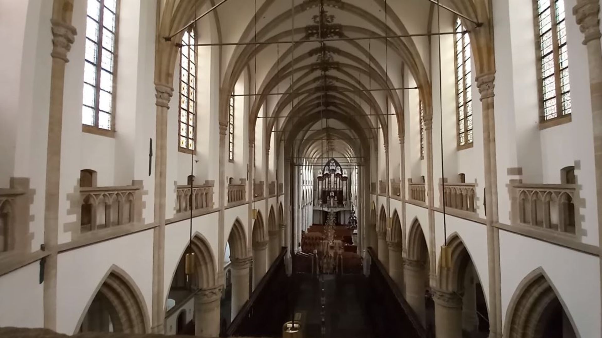 Anderhalf miljoen euro nodig voor herstel glas-in-lood Grote Kerk Dordt ...