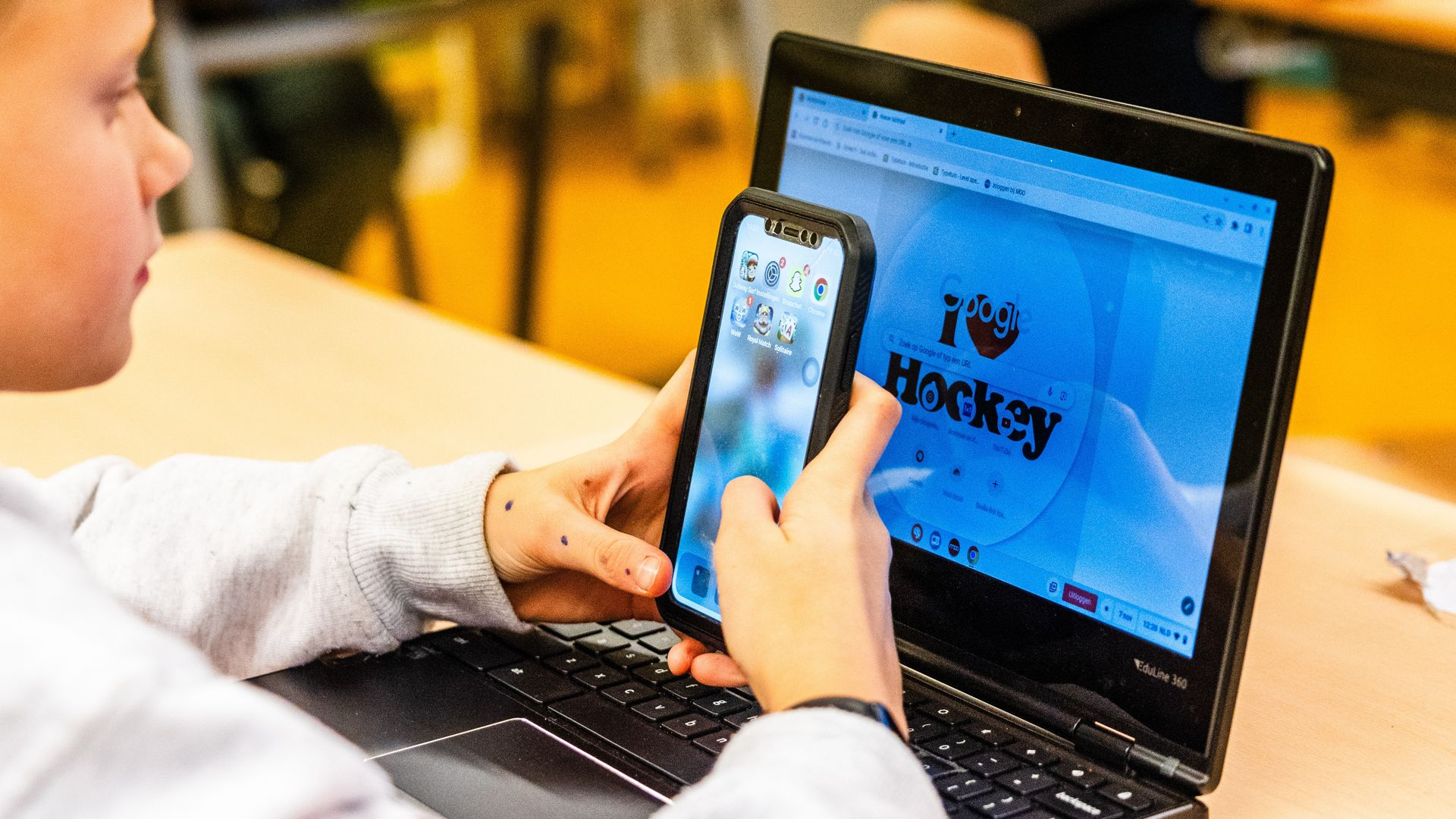 Dit is het resultaat van één jaar telefoonverbod in de klas - Omroep ...