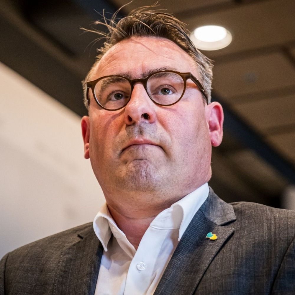 Voorwaardelijke straf voor Richard de Mos voor lekken geheime ...