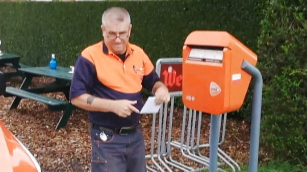 Jan werkt als postbode in Zeeuws-Vlaanderen: 'Die blokkades waren ...