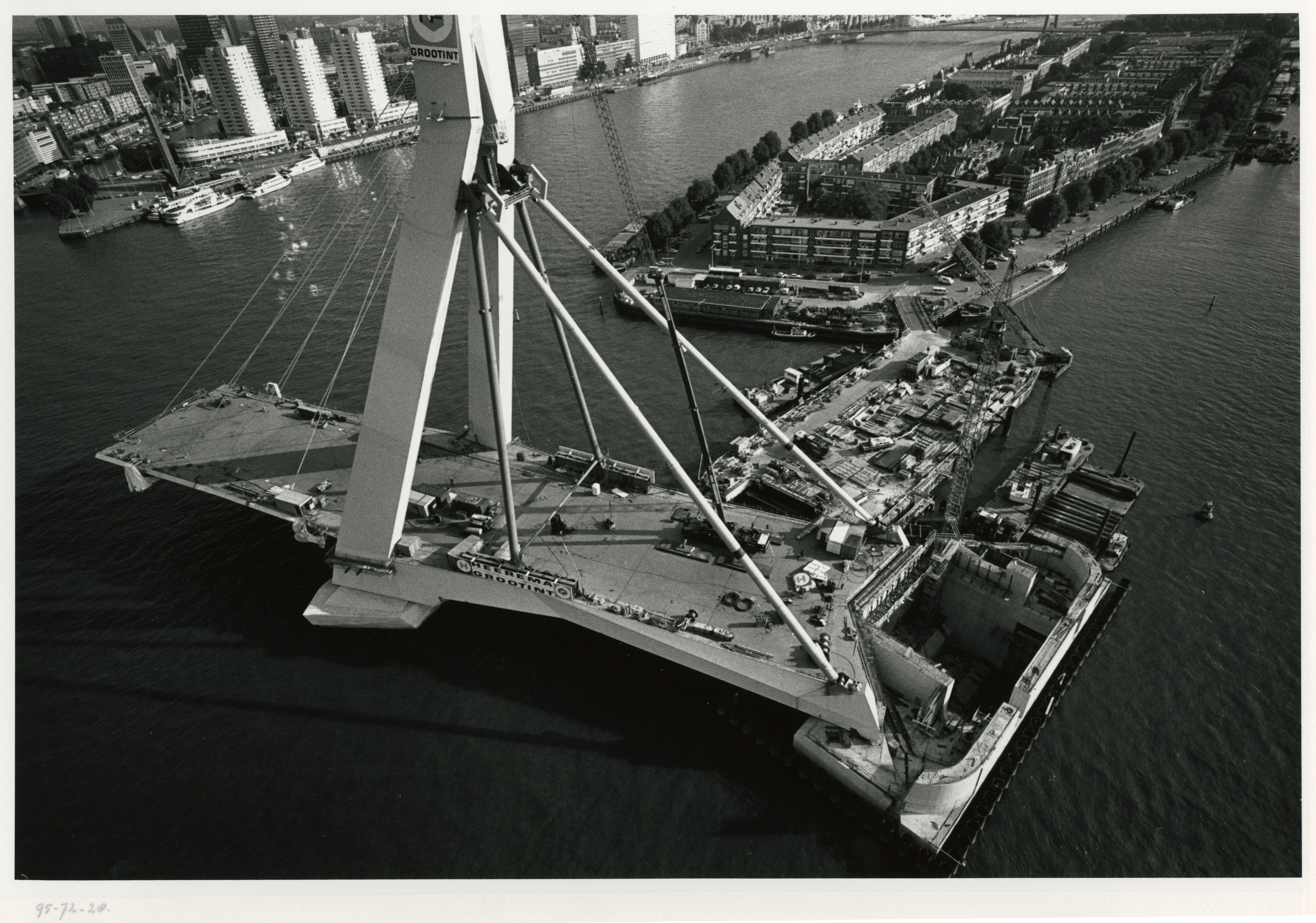 Gabbers, Perron Nul en nieuwe architectuur: dit was Rotterdam in de ...