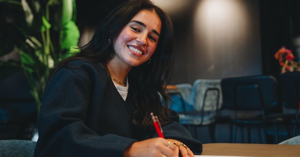 Abali tekent contract bij landskampioen FC Twente - Omroep Zeeland