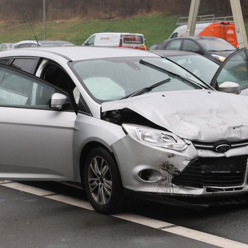 Ongelukken op A4: lange file in beide richtingen - Omroep West