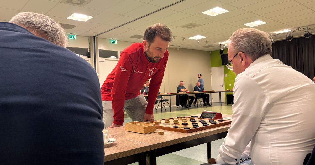 Dammen tegen 52 mensen tegelijk: 'De tegenstanders zijn echt geen ...