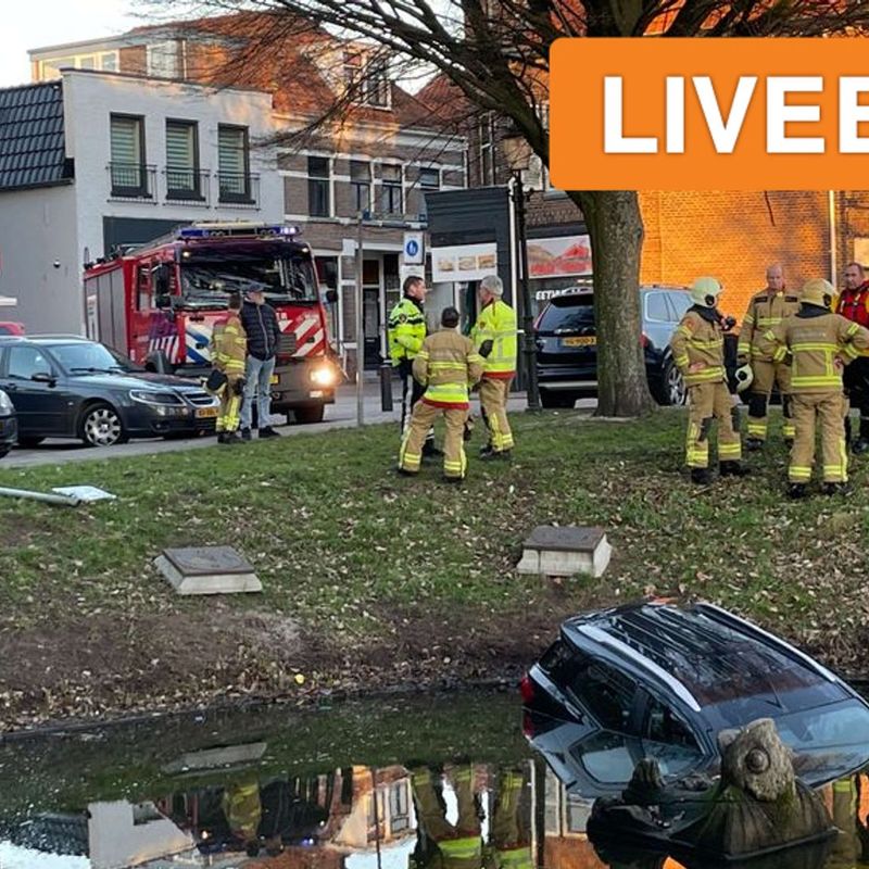 Snelheidsduivel is rijbewijs kwijt • auto rijdt water in - Omroep ...