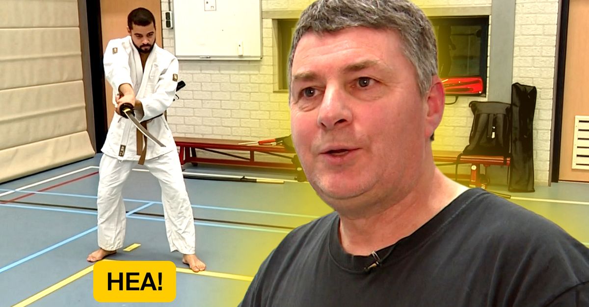 Tjibbe is meester in Japanse vechtsport: hij zwaait met scherpe ...