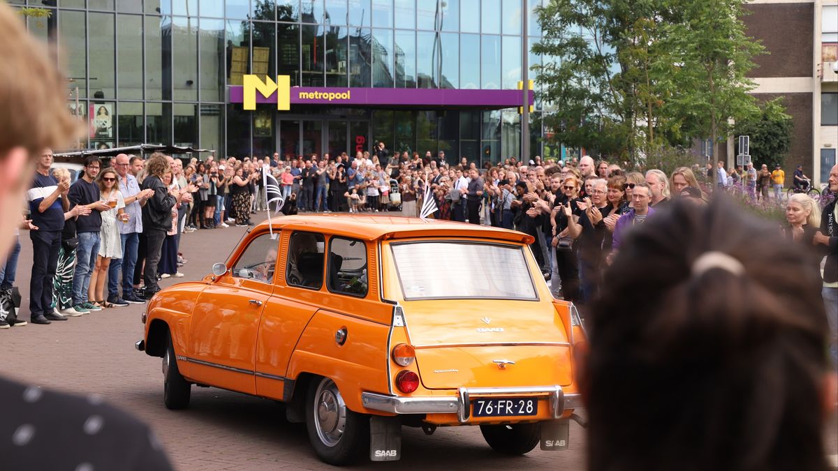 Afscheid van drijvende kracht Metropool Hengelo met 'verdrietig feestje ...