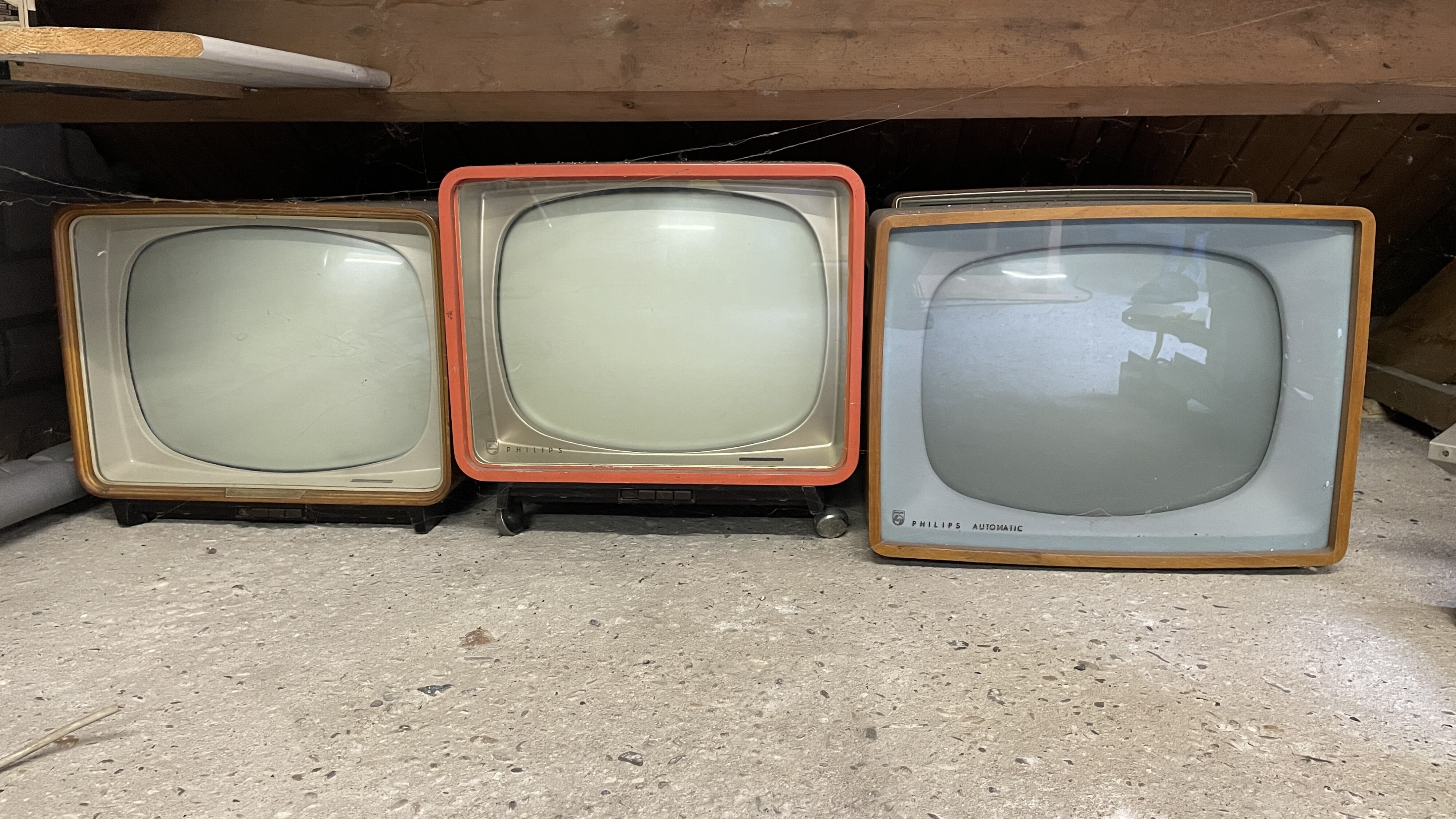 'Oude tv's en platenspelers, het was een mooie liefhebberij, maar nu is ...