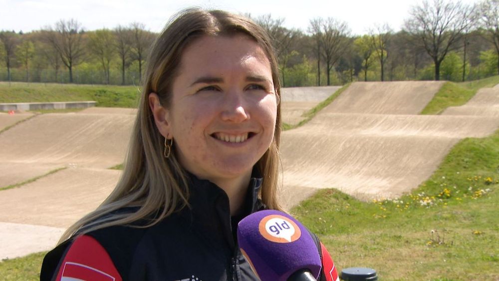 BMX-topper Merel Smulders wil zus Laura overtreffen - Omroep Gelderland