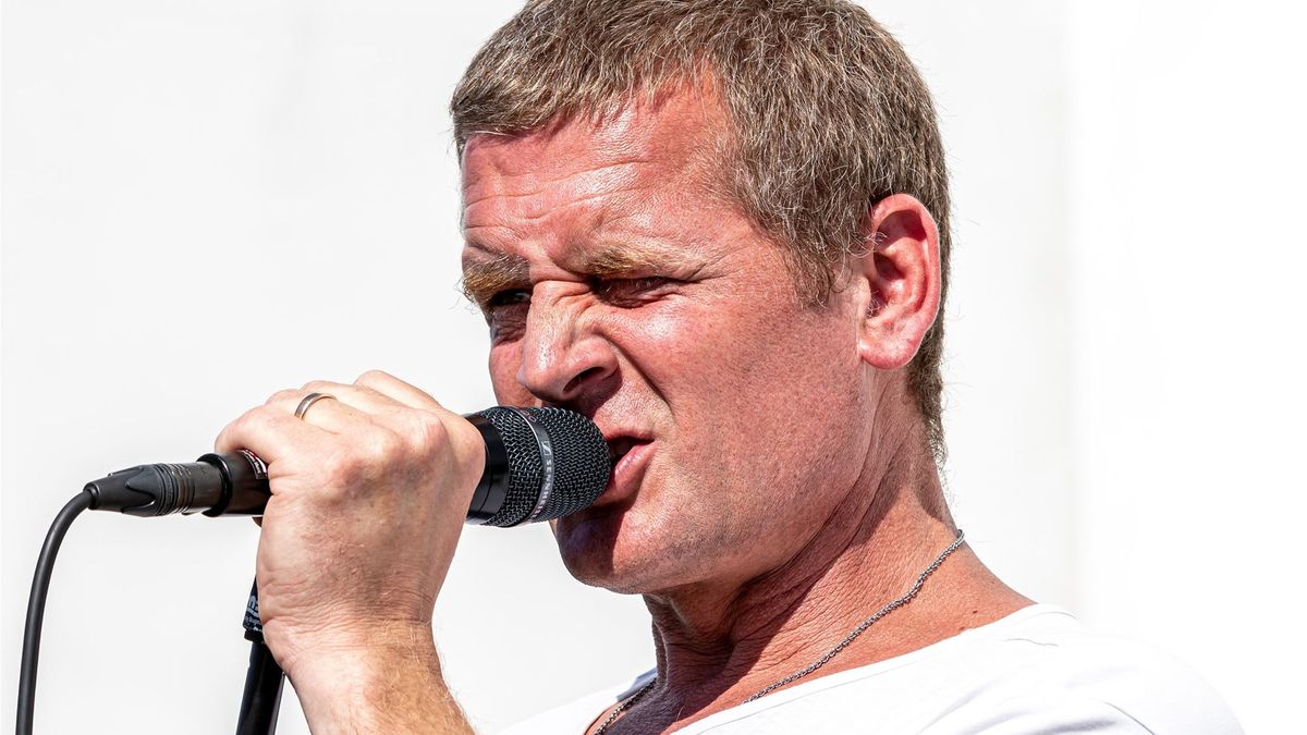 Bart schreef nieuwe single Racoon voor zoon Tim: 'Ik vind het één van ...
