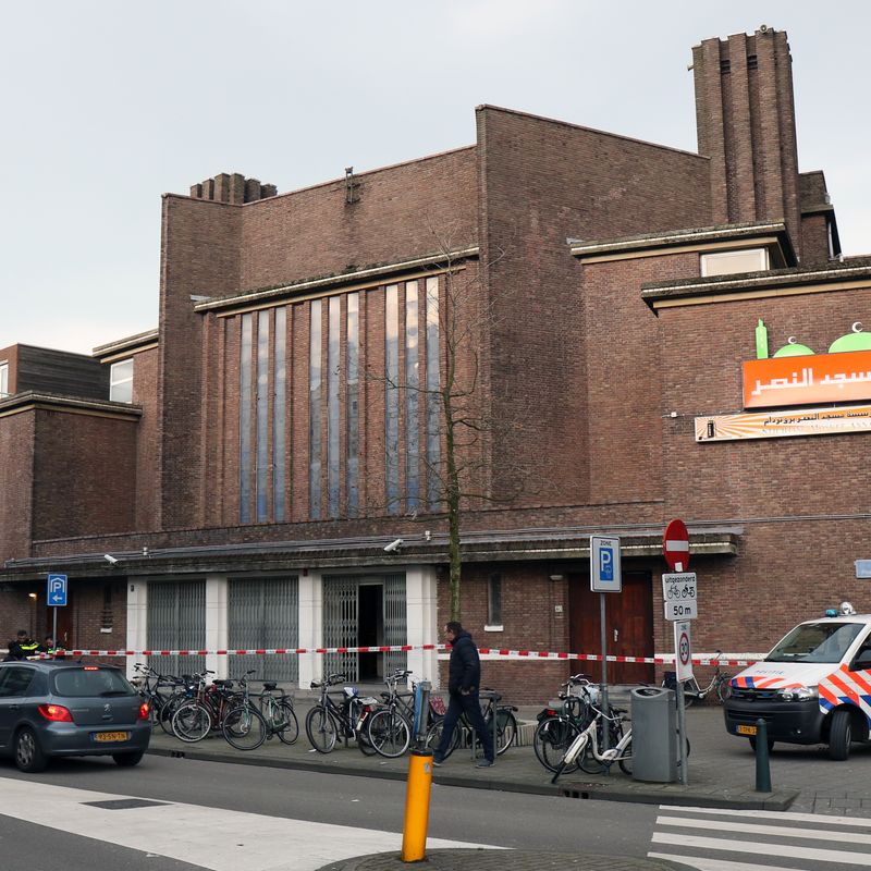 Commotie door tas met kleding in Rotterdamse moskee - Rijnmond