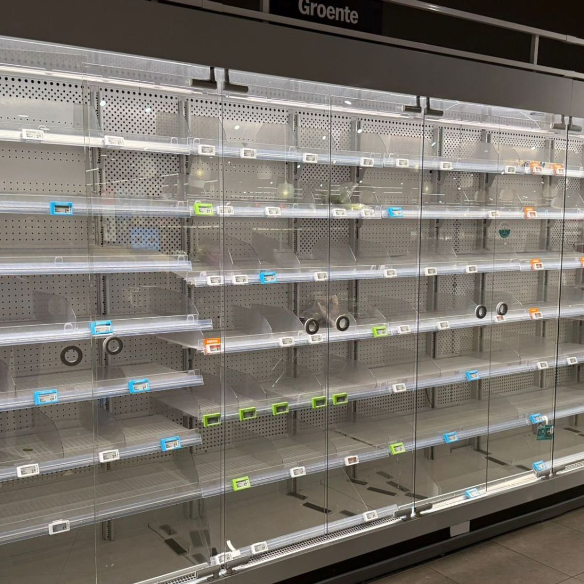 Lege schappen in sommige supermarkten door winterweer - RTV Utrecht