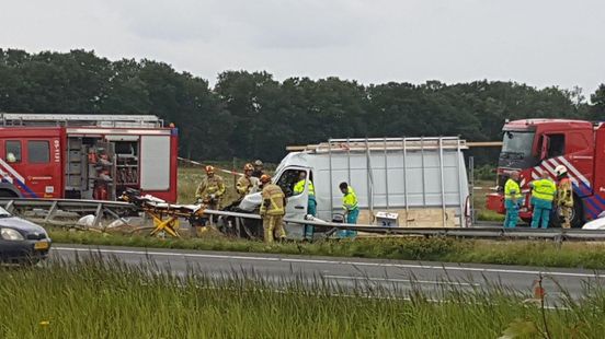 Zwaar ongeluk op A1: snelweg bij Hengelo helemaal dicht - Oost