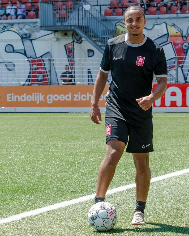 Asante op zijn 25e eindelijk profvoetballer: 'Maar ik wil bij MVV geen ...
