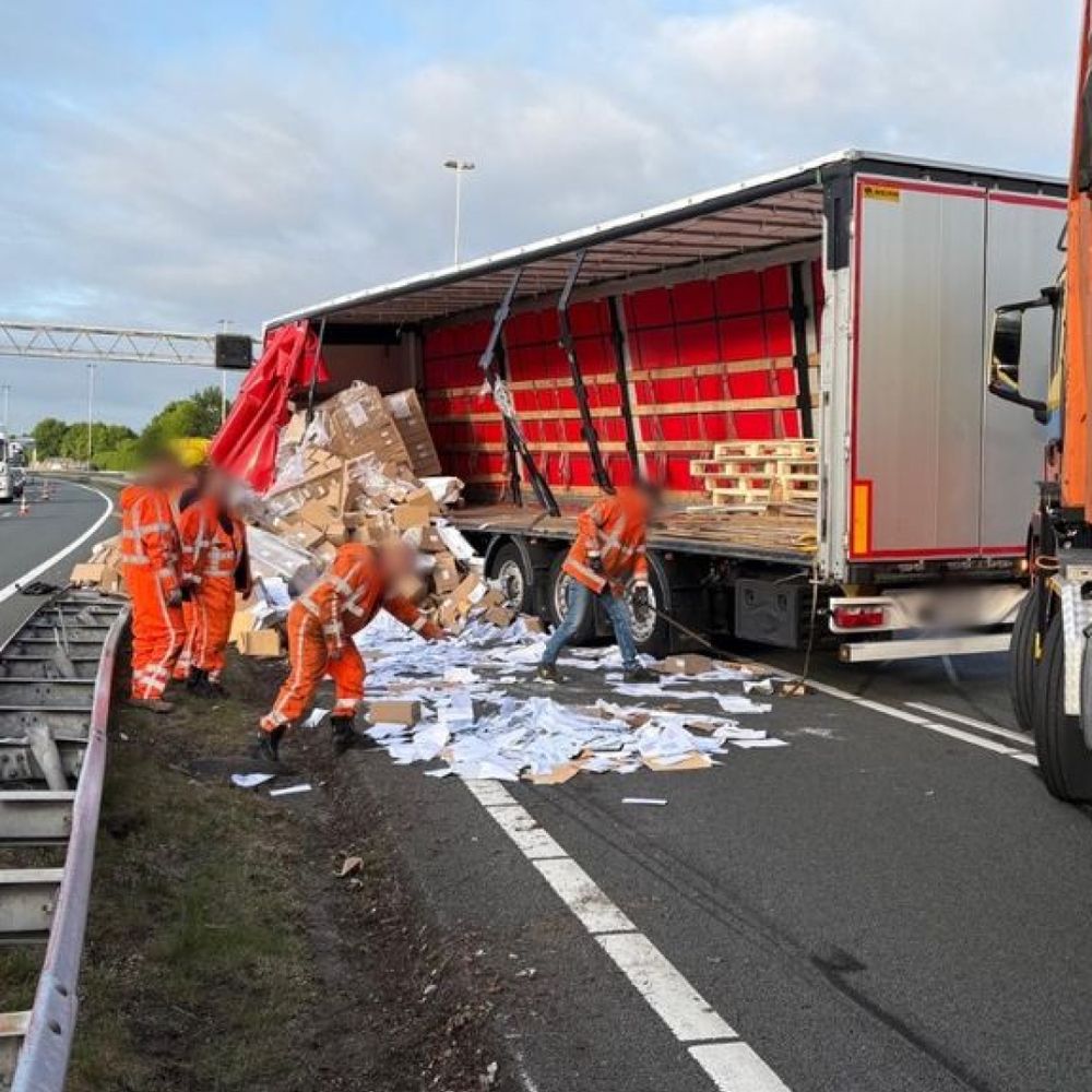 Snelweg weer open na ongeluk met vrachtwagen - Omroep Gelderland