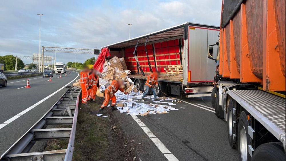 Snelweg weer open na ongeluk met vrachtwagen - Omroep Gelderland