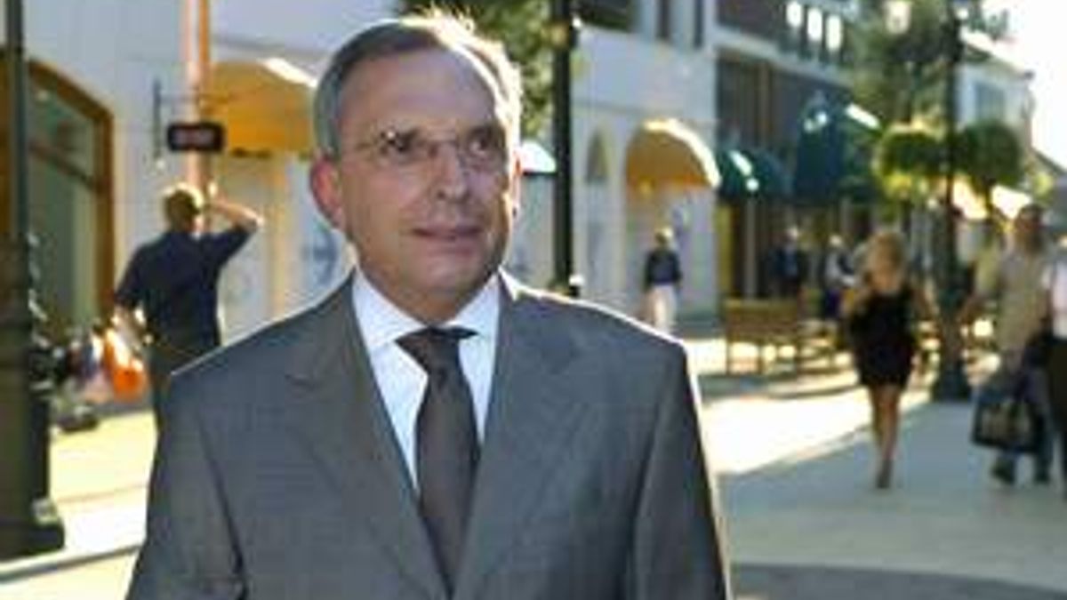 Van Rey schrijft boek over integriteits-zaak - L1