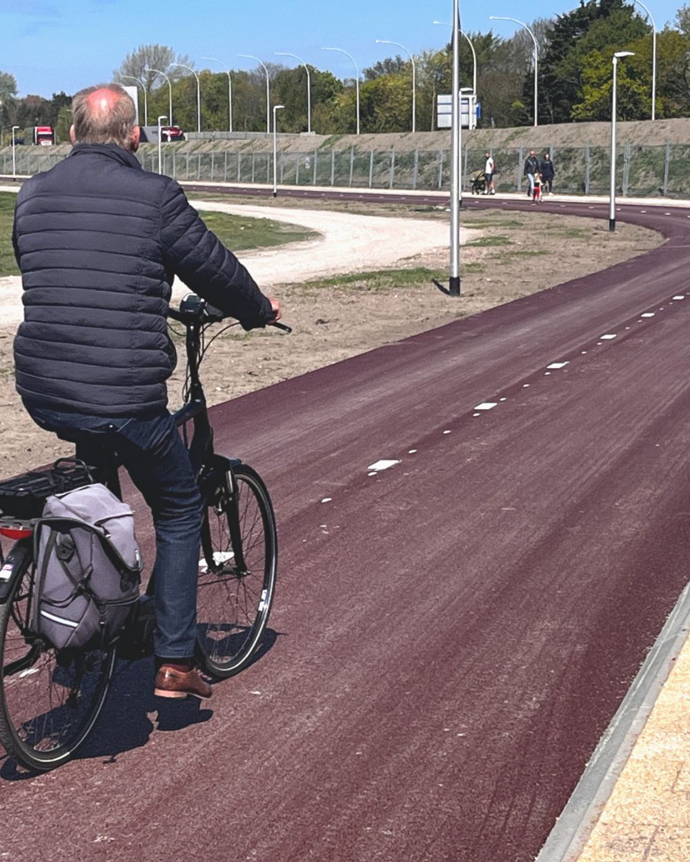 Nieuw en snel fietspad naar de kust meteen in trek: 'Het ziet er netjes ...