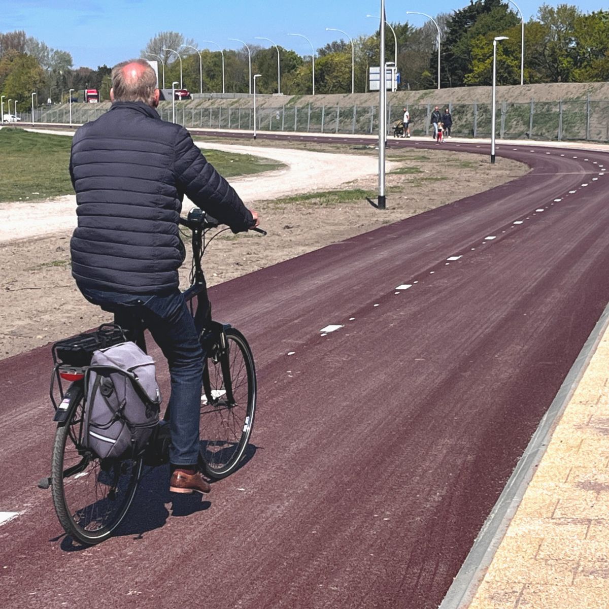 Nieuw en snel fietspad naar de kust meteen in trek: 'Het ziet er netjes ...