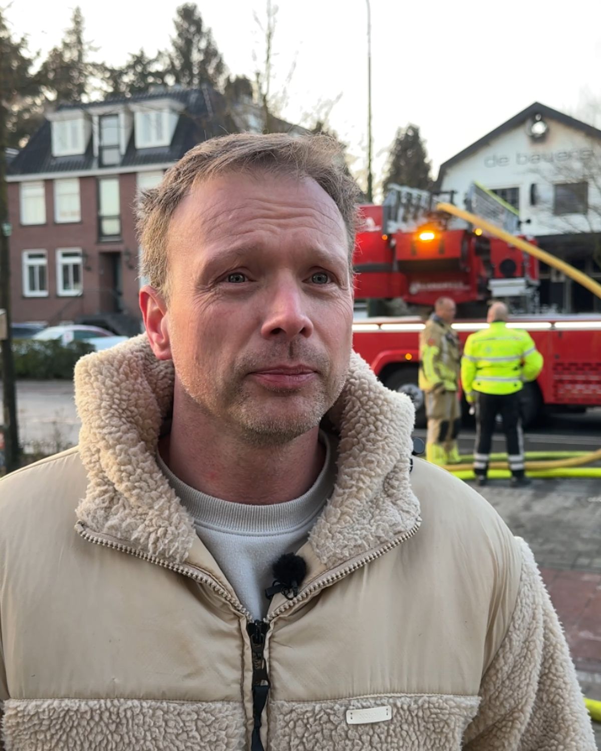 Paul gaat bij -3 graden in boxershort en T-shirt de straat op als hij ...