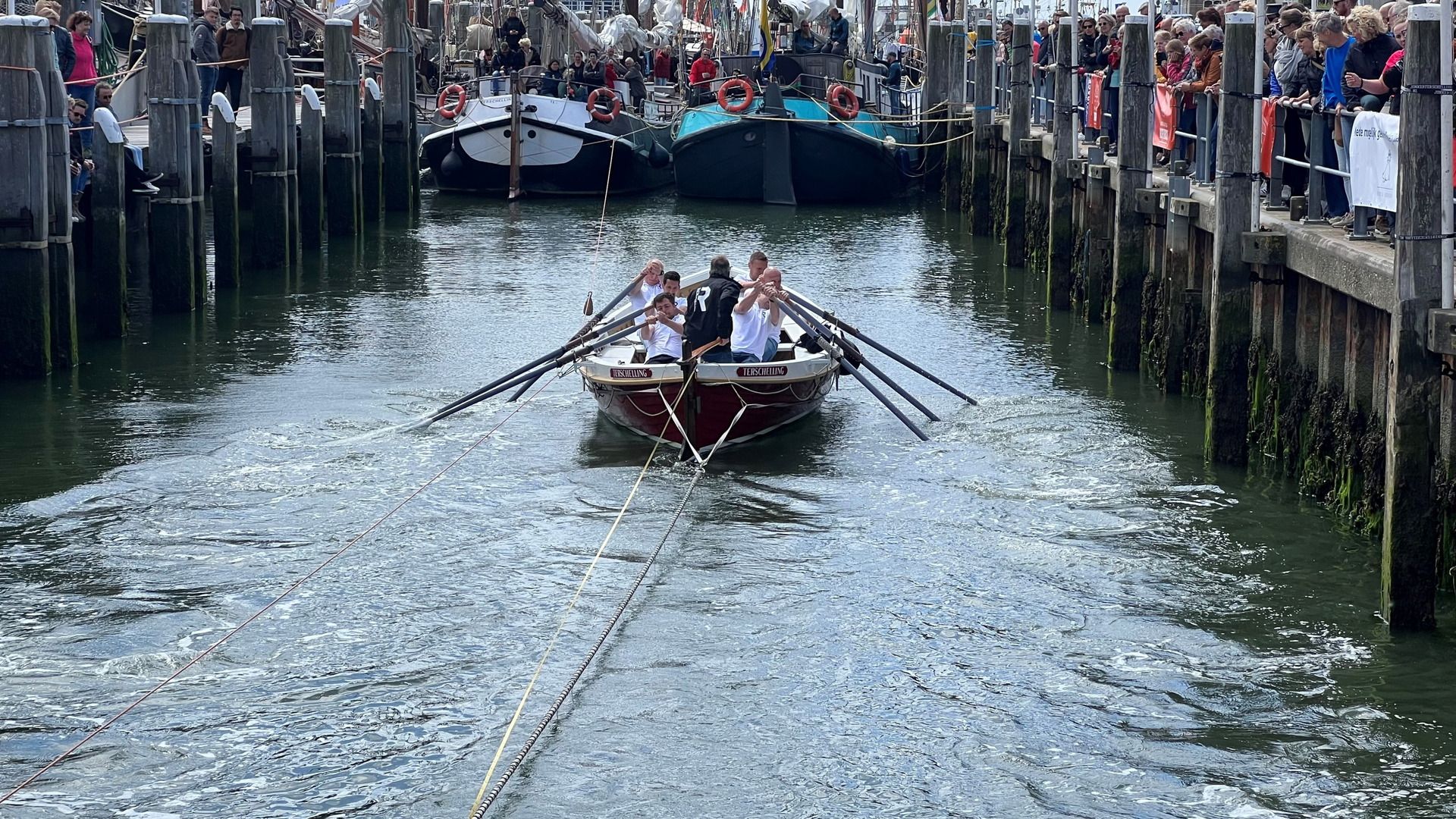 Geen HT-race, maar wel 'bungeeroeien' op Terschelling; wie komt het ...