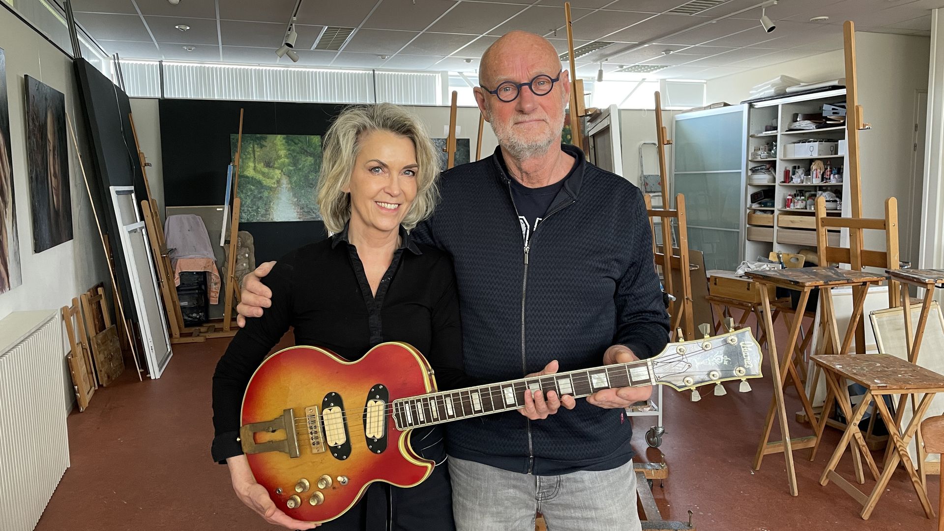 Kunstenaarsduo eert Asser stadszwerver Tokkel met kunstwerk: 'Het is ...