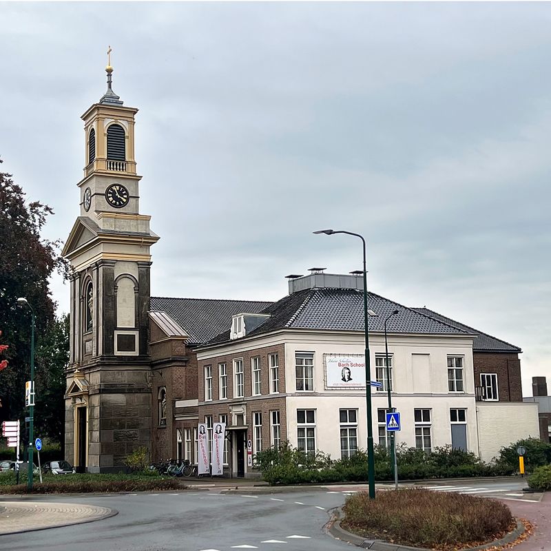 Monumentale kerktoren Soest uit de steigers, tienjaarlijks onderhoud is ...