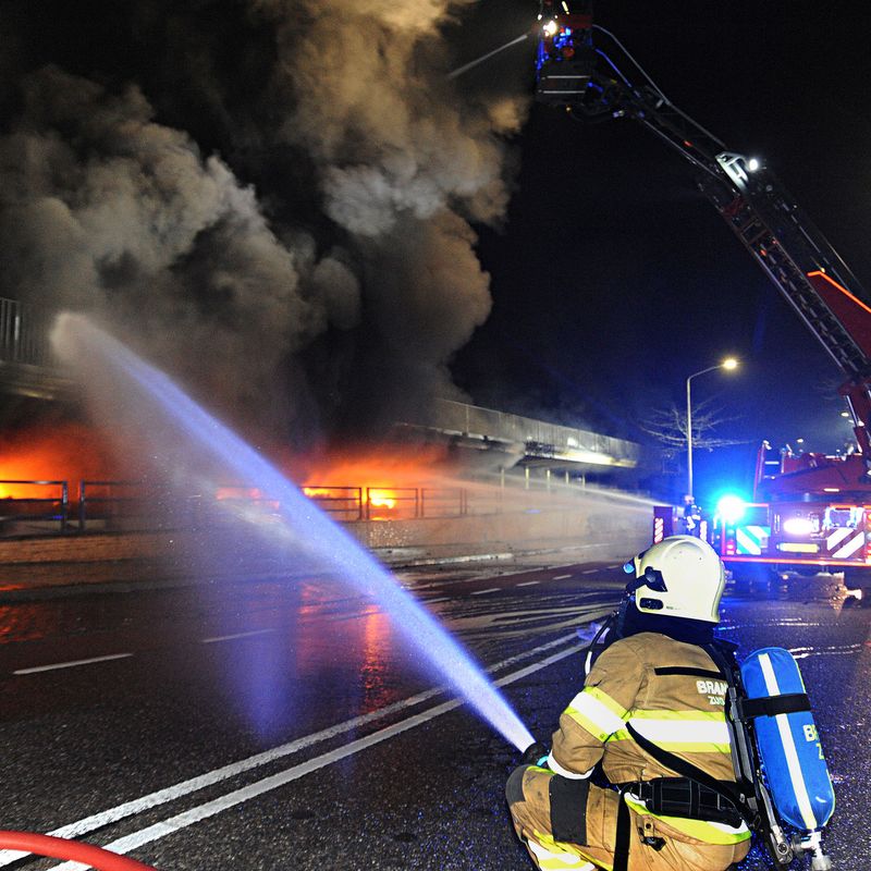Grote brand Heerlen na uren onder controle - L1 Nieuws