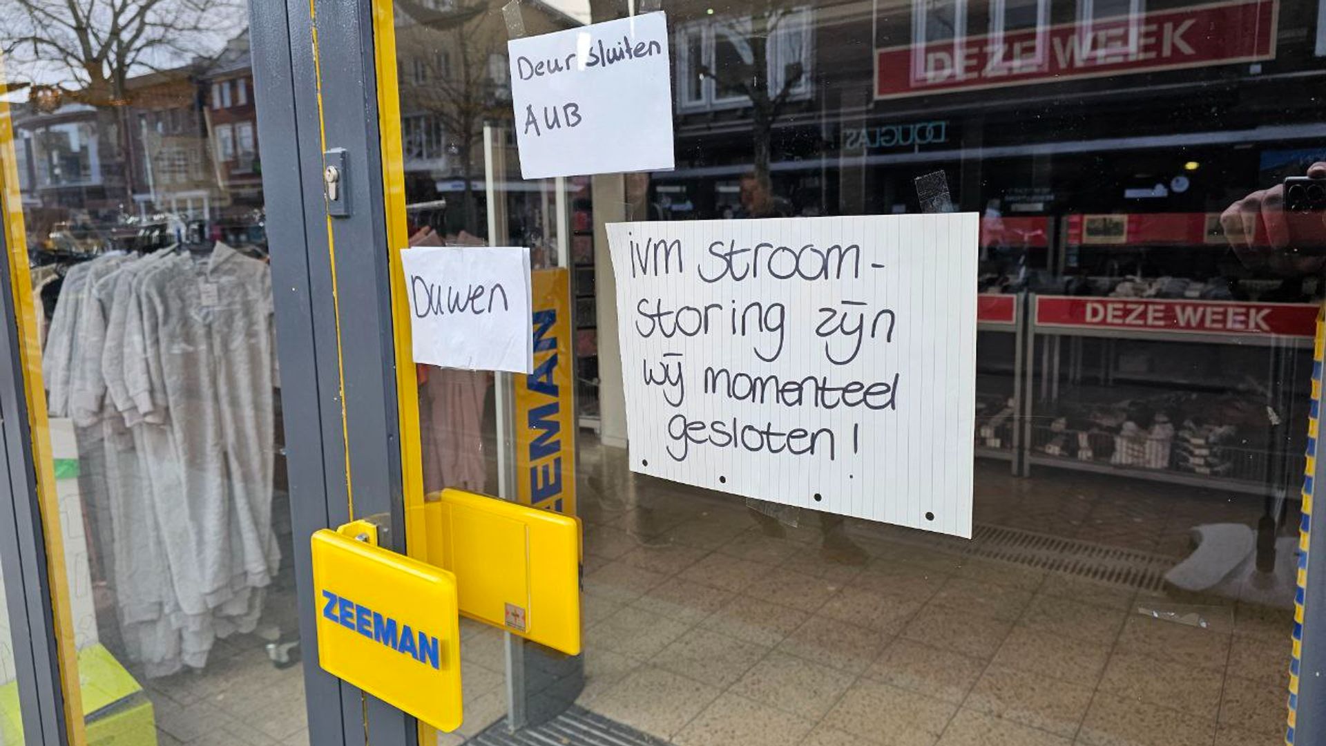 Stroomstoring centrum Hengelo, veel winkels gesloten - Oost