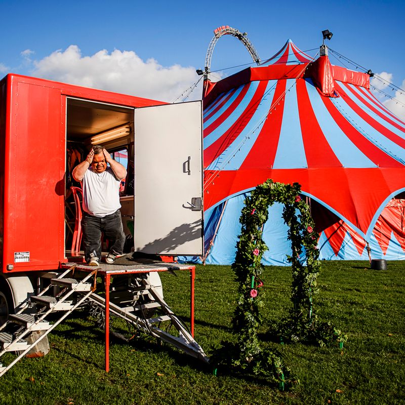 Tent failliet Circus Herman Renz onder de hamer in Ermelo - Omroep ...