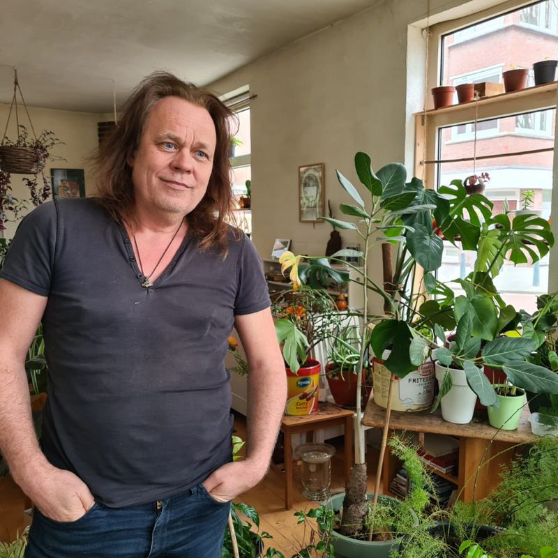 Sam heeft thuis een plantenasiel: meer dan 100 planten op 60 vierkante ...