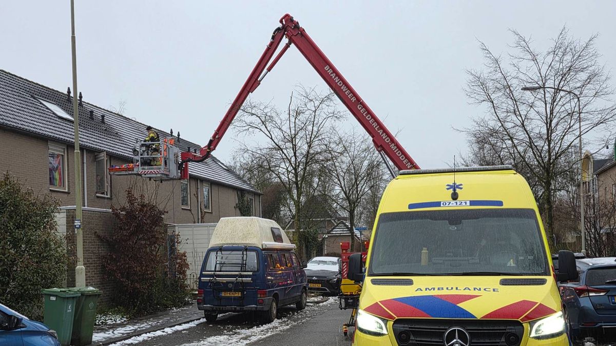 Persoon valt van trap en moet naar ziekenhuis - Omroep Gelderland