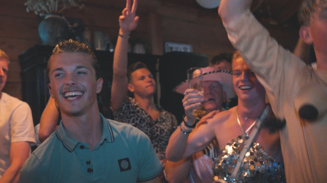 Zanger Chicco steeds populairder: 'Ik heb soms zes optredens op een dag ...