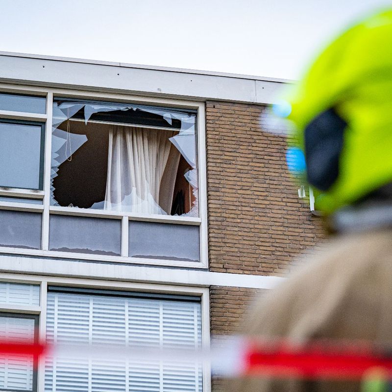 112-nieuws: Deodorant bij kookplaat veroorzaakt explosie in woning | Lichtgewonde na ...