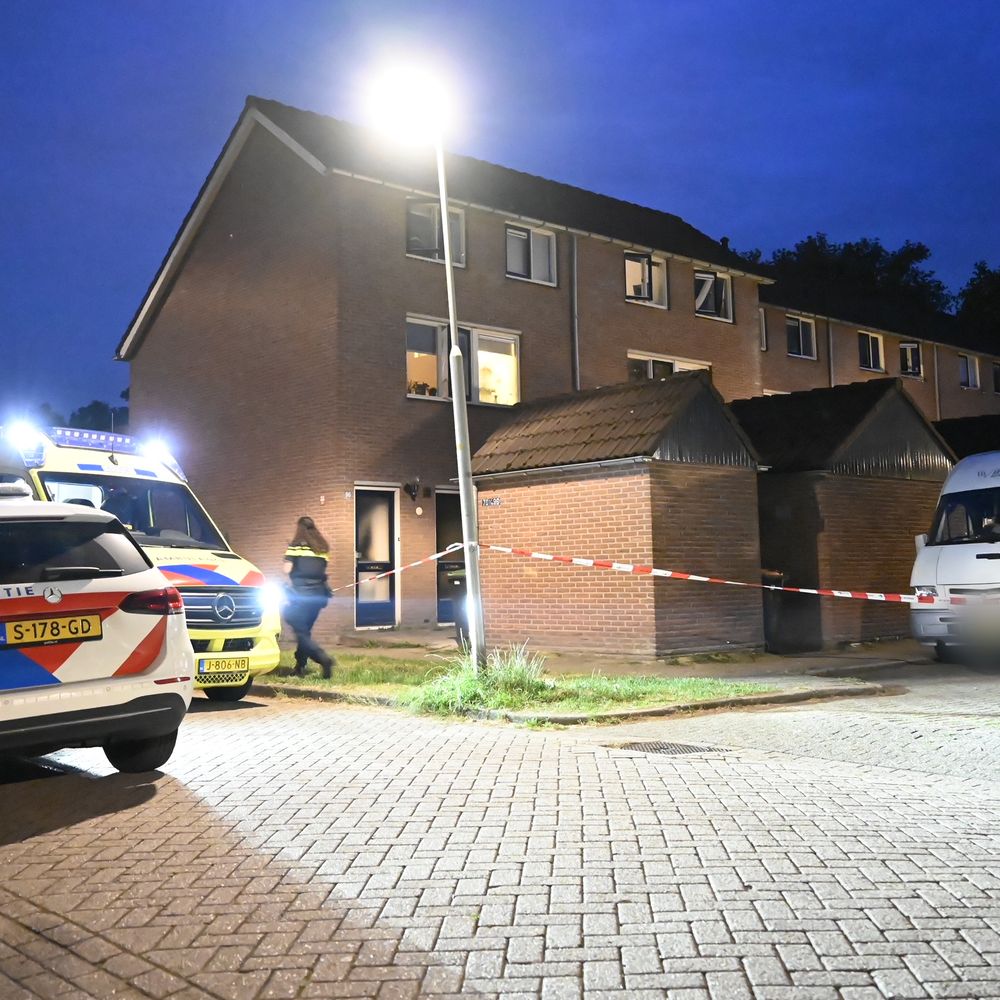 Belletje lellen eindigt in bloedige steekpartij, verdachte in tranen - Oost