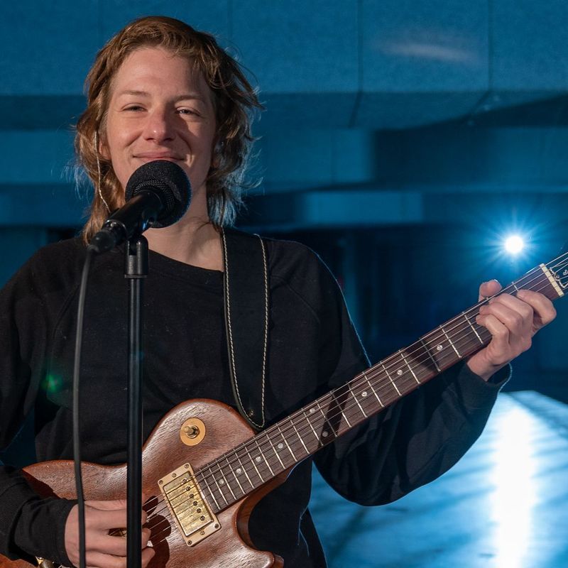 Djammen: Dertien jaar muziek in het debuutalbum van Mary Confurius ...