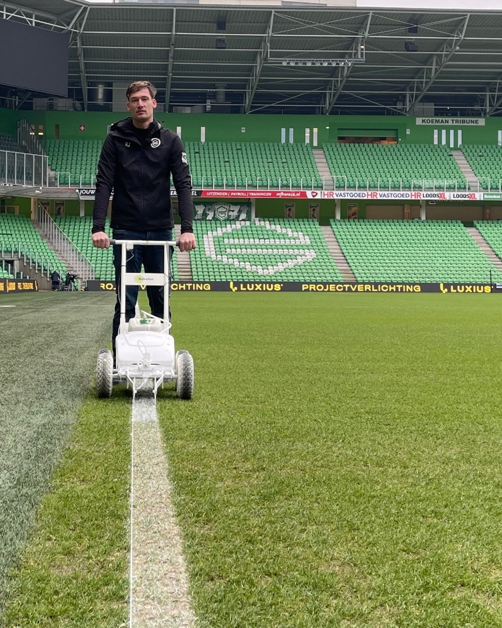 'Passie voor het grassie' leeft voort in FC Groningen-grasmeester Rowin ...