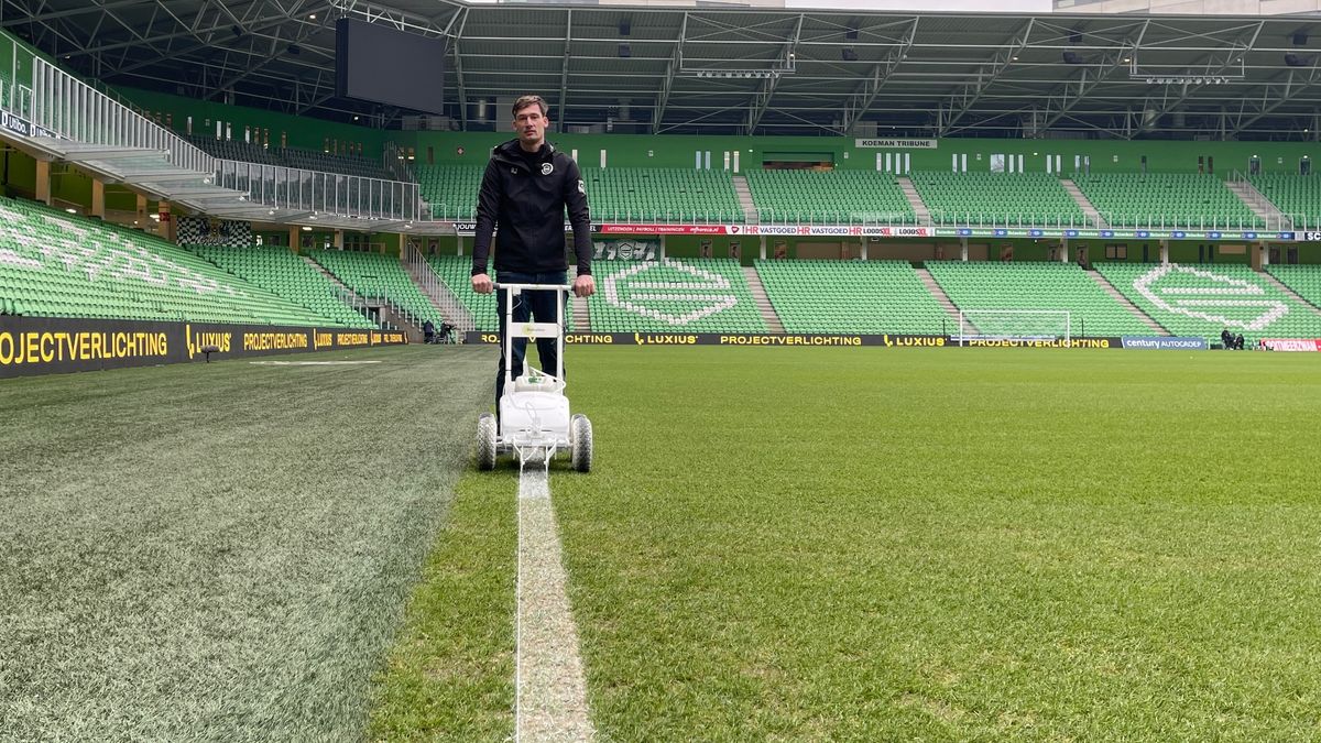 'Passie voor het grassie' leeft voort in FC Groningen-grasmeester Rowin ...