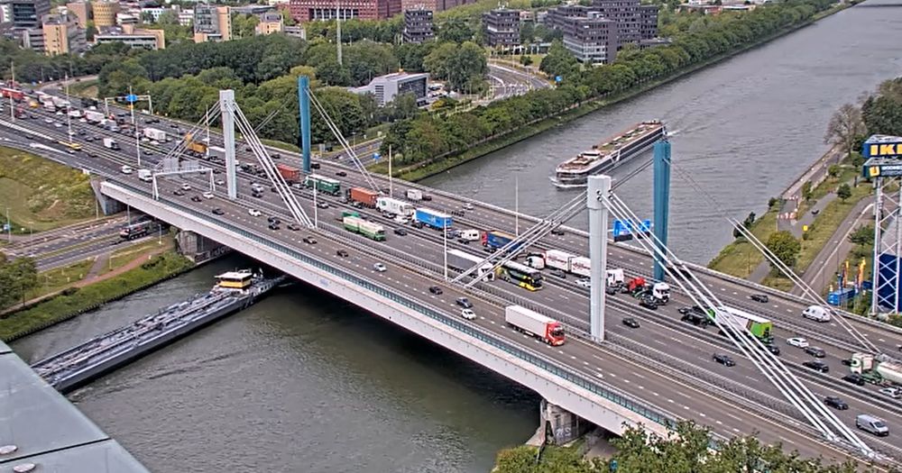 112-nieuws: Auto in de sloot | Ongeluk op A12 - RTV Utrecht