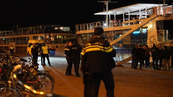 Brand op boot met asielzoekers in Arnhem - Omroep Gelderland Brand op boot met asielzoekers in Arnhem - Omroep Gelderland