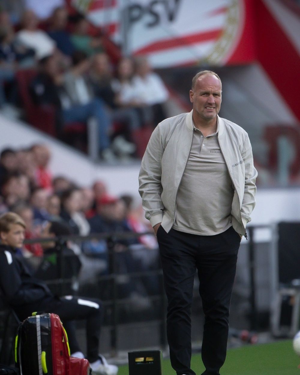 Dick Lukkien wil tegen PSV lef zien bij zijn ploeg: 'Durf te voetballen ...