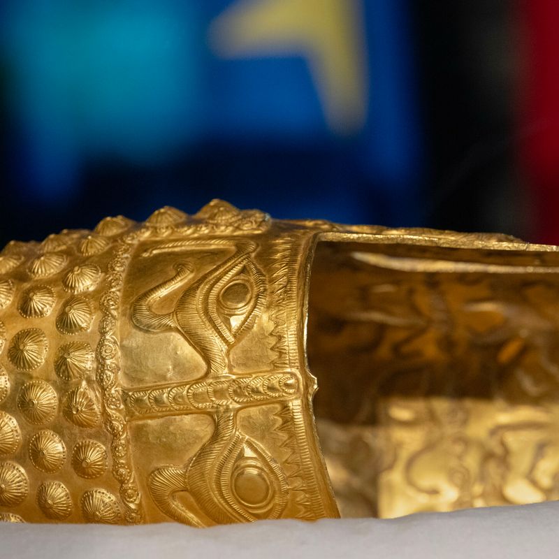 Van deuken naar details: expert legt uit hoe de gouden helm van ...