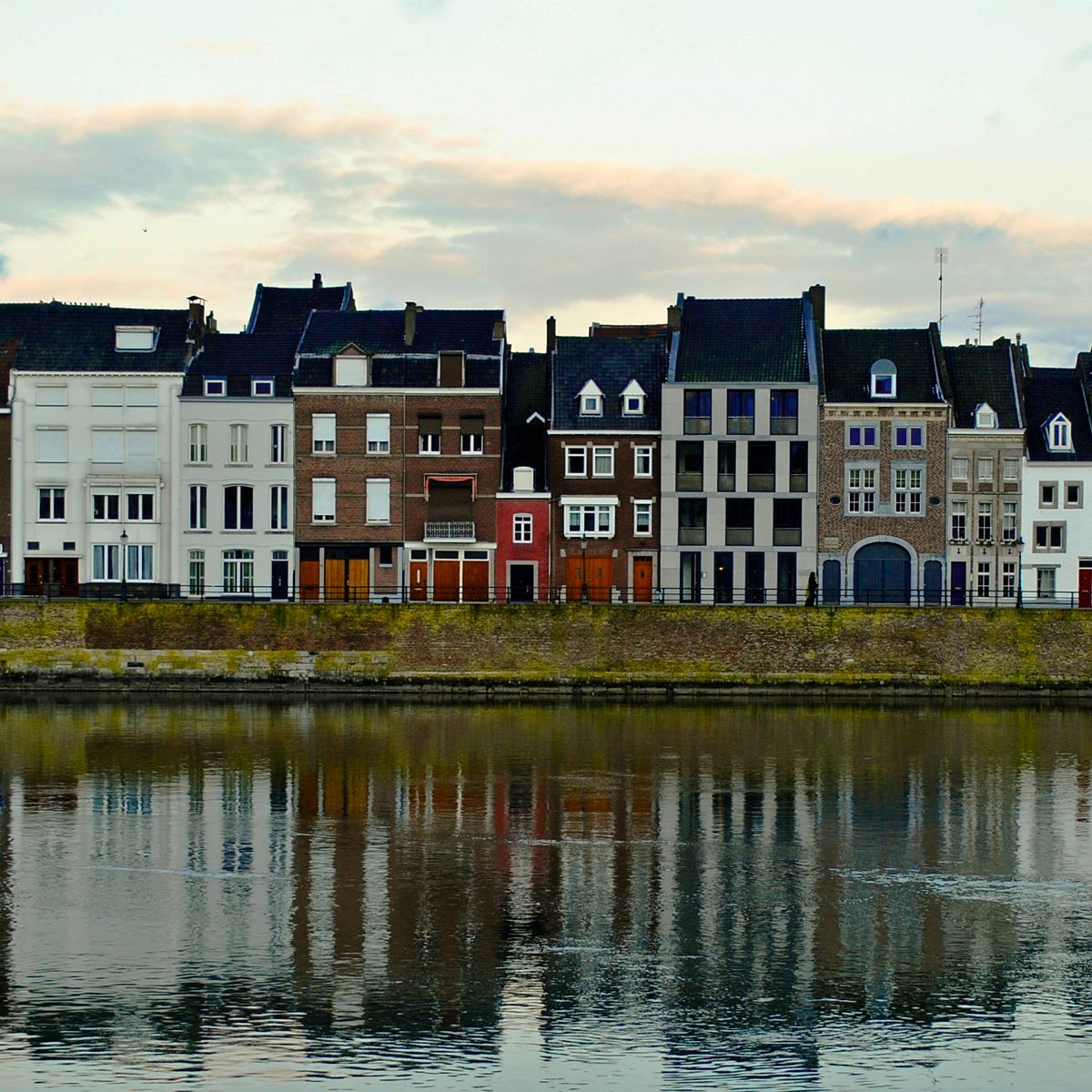 Ondanks woningtekort staan honderden huizen al langer dan 10 jaar leeg ...