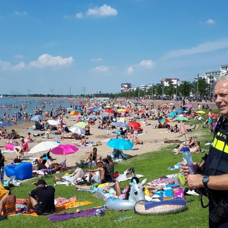 Extra politie-inzet op strand Nesselande - Rijnmond