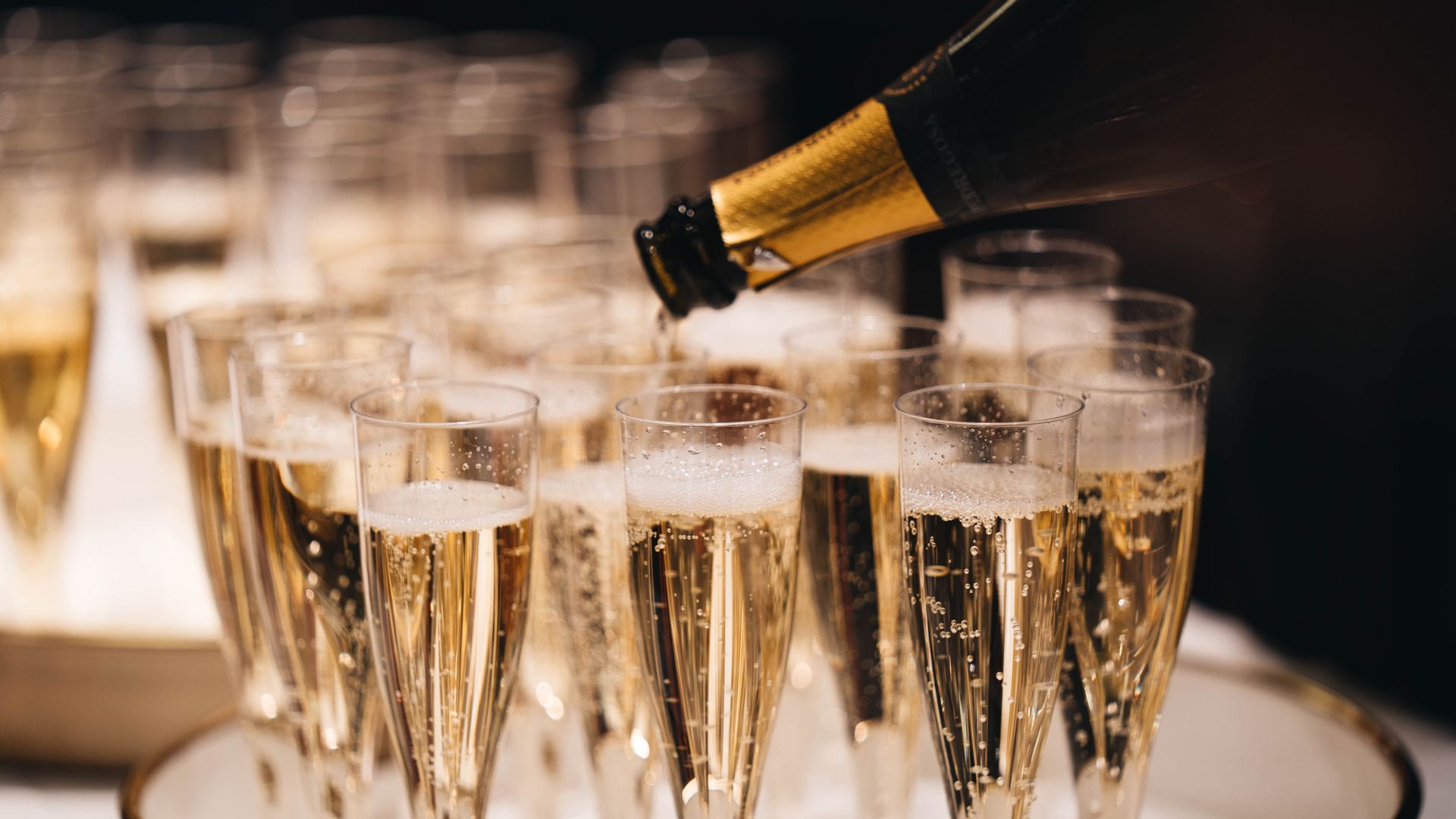 Toast eten met de burgemeester tijdens de nieuwjaarsreceptie in Meppel ...