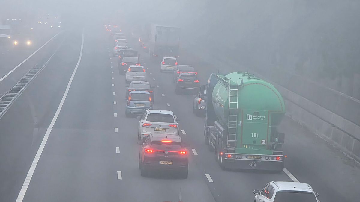 Drukke ochtendspits op mistige morgen, A28 weer vrijgegeven na ongeluk - RTV Drenthe