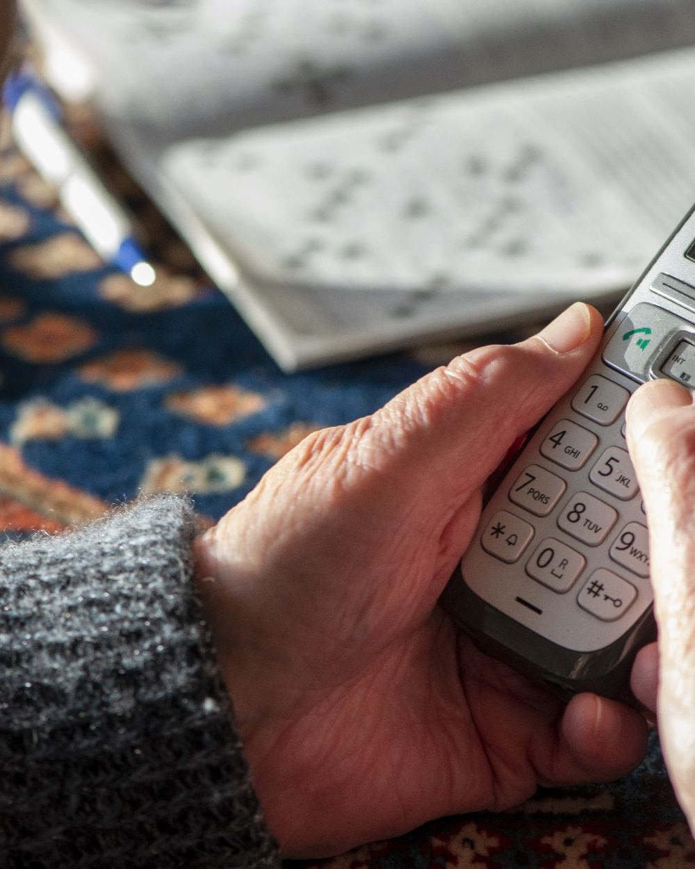 Lopend Vuur: Ik heb nog een vaste telefoonaansluiting - RTV Noord